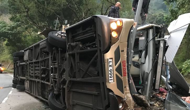 6 killed, 20 injured as bus flips over on China highway. - https://www ...